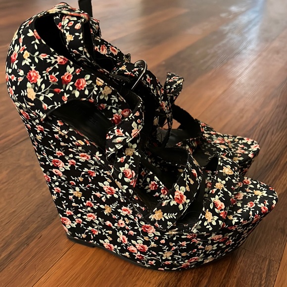 Forever 21 | Shoes | Spring Floral Super High Wedge Strappy Sandals ...
